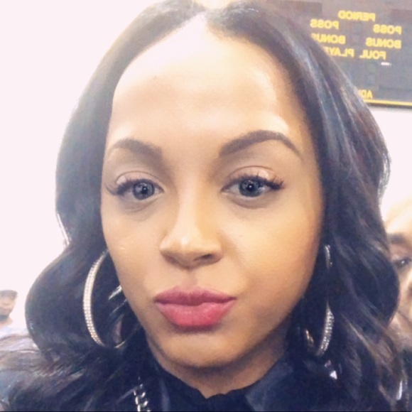 Kelli's Closet (@mrsbrooks52215) | Poshmark